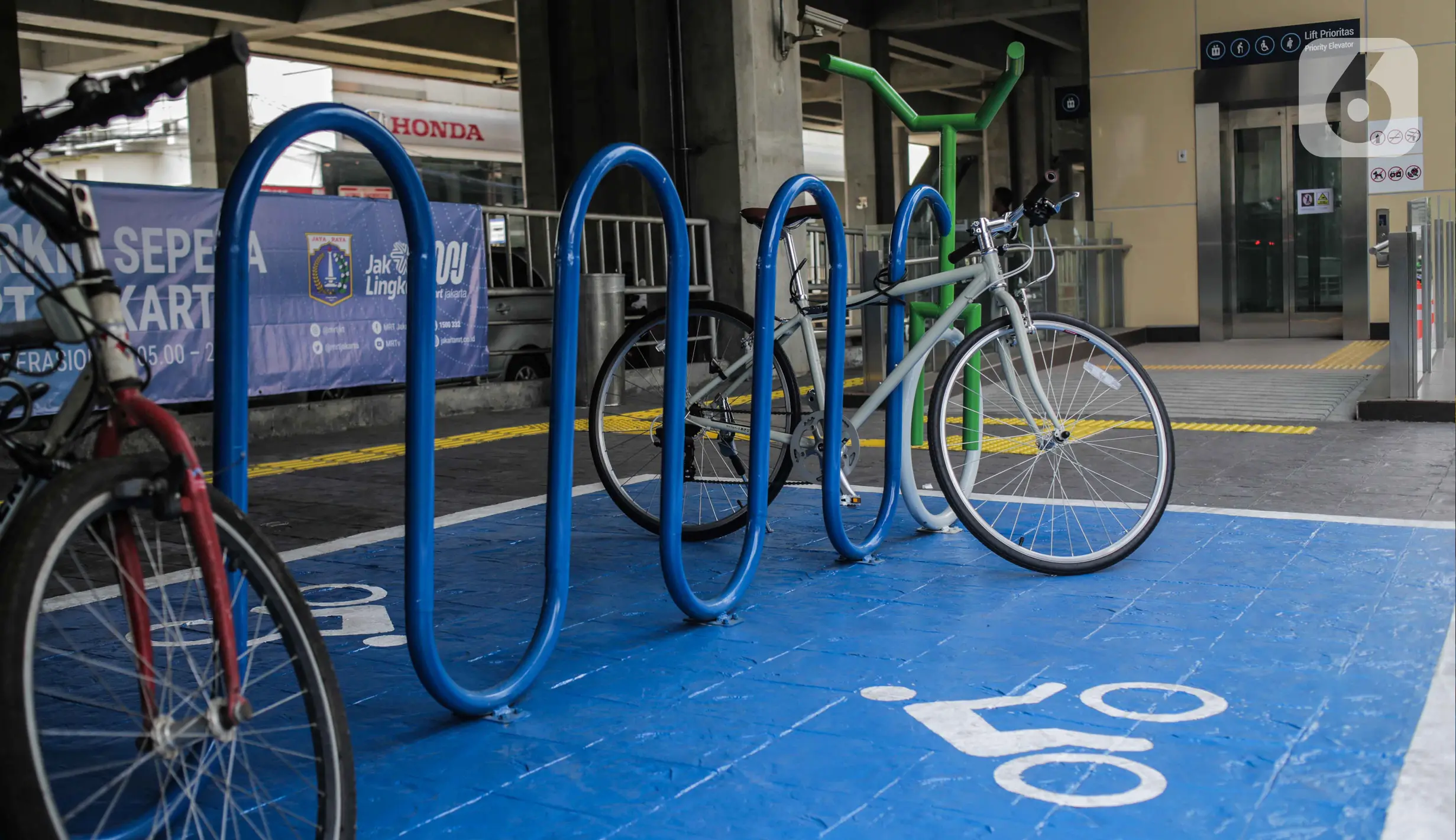 FOTO: Akhir 2019, Parkir Sepeda Bakal Tersedia di Stasiun MRT dan Halte ...