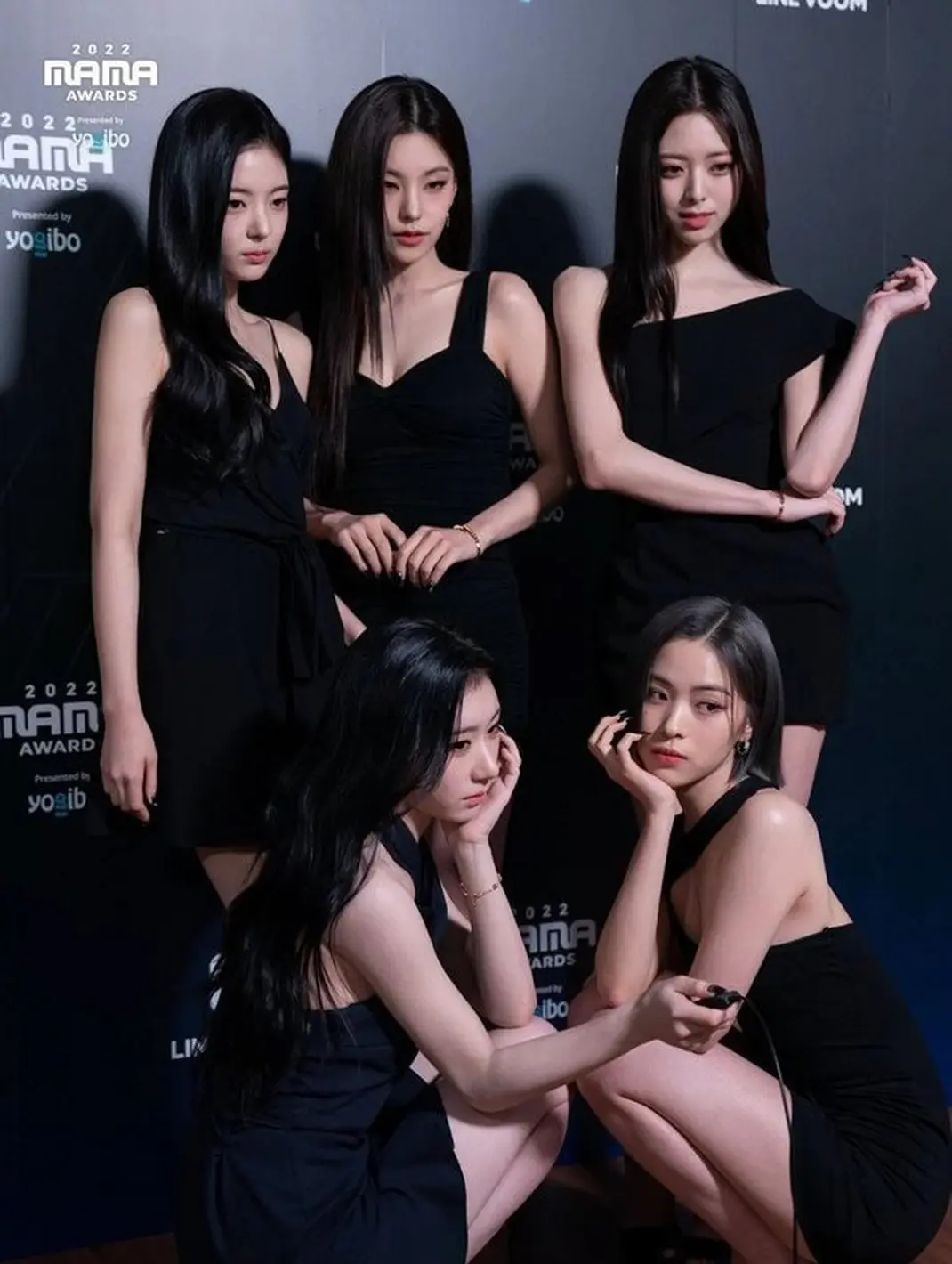 6 Potret Tampilan Terbaru ITZY, Gaya Rambut, Makeup, hingga Pakaian ...