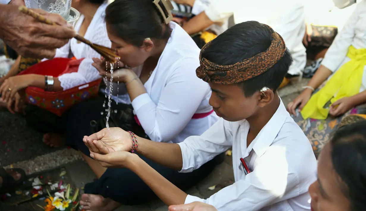 Perayaan Hari Raya Kuningan Umat Hindu di Denpasar Bali - Foto Liputan6.com