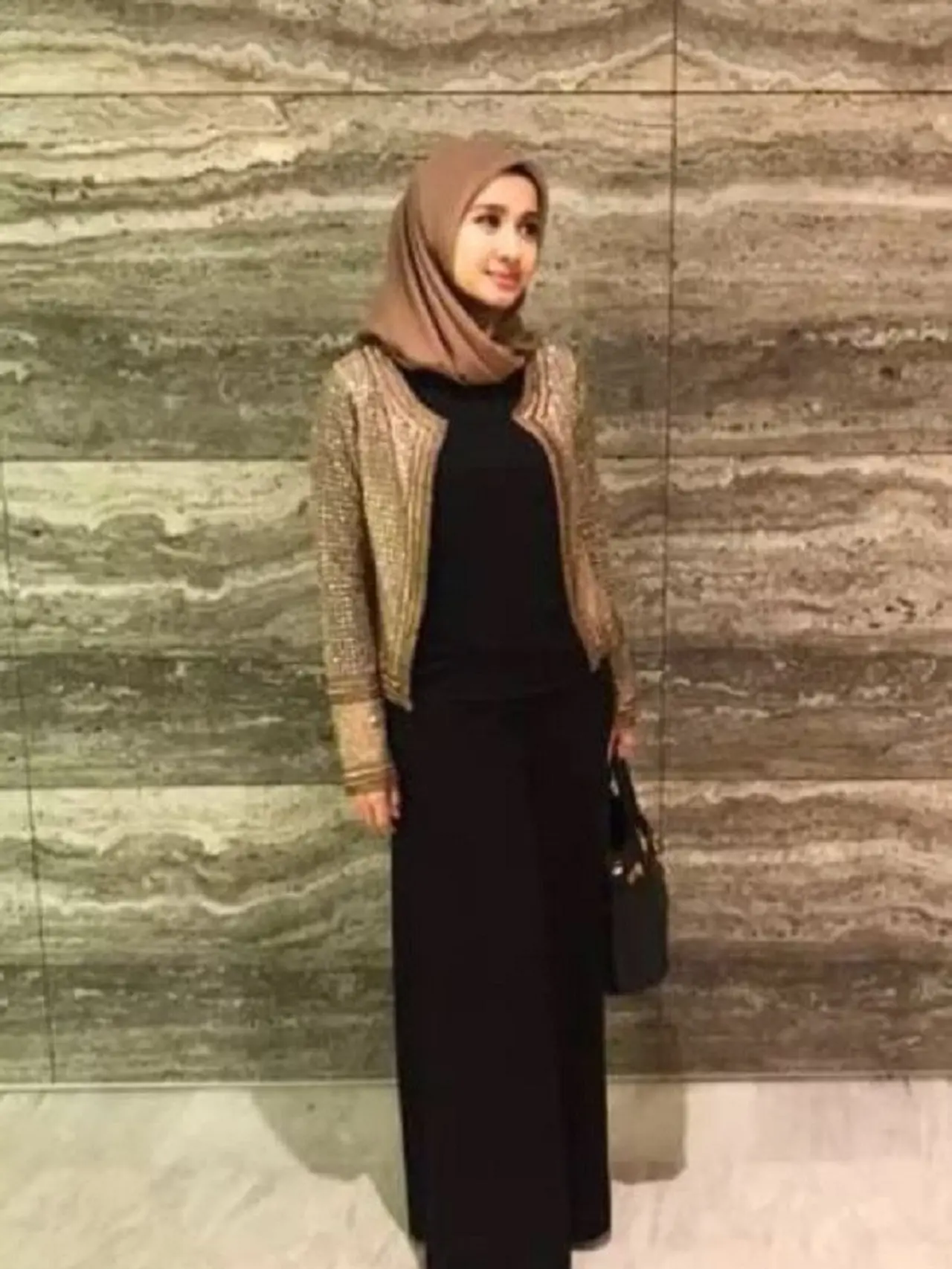 Mau Ketemu Calon Mertua, Padu-padan Hijab Outfit Ini Mencuri Perhatian