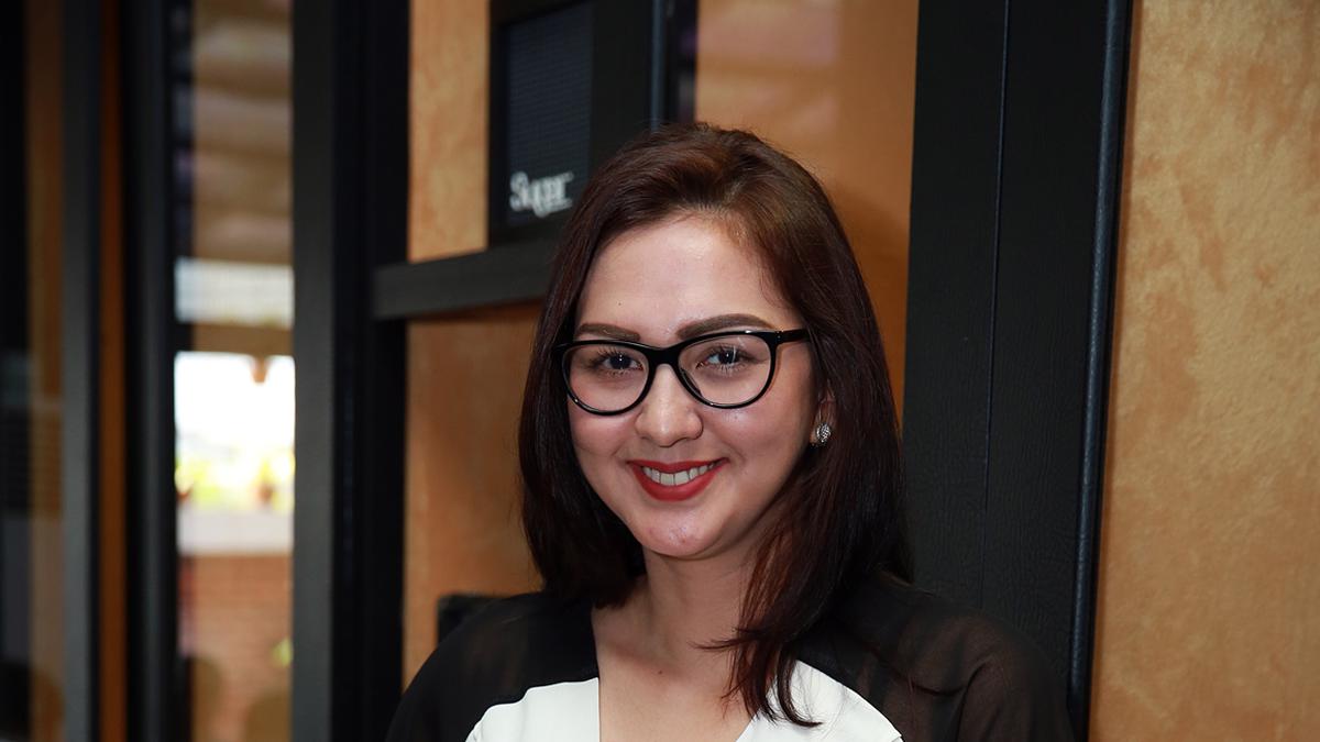 Donna Agnesia tak Percaya Hidupnya Laksana Cerita Film - Entertainment ...