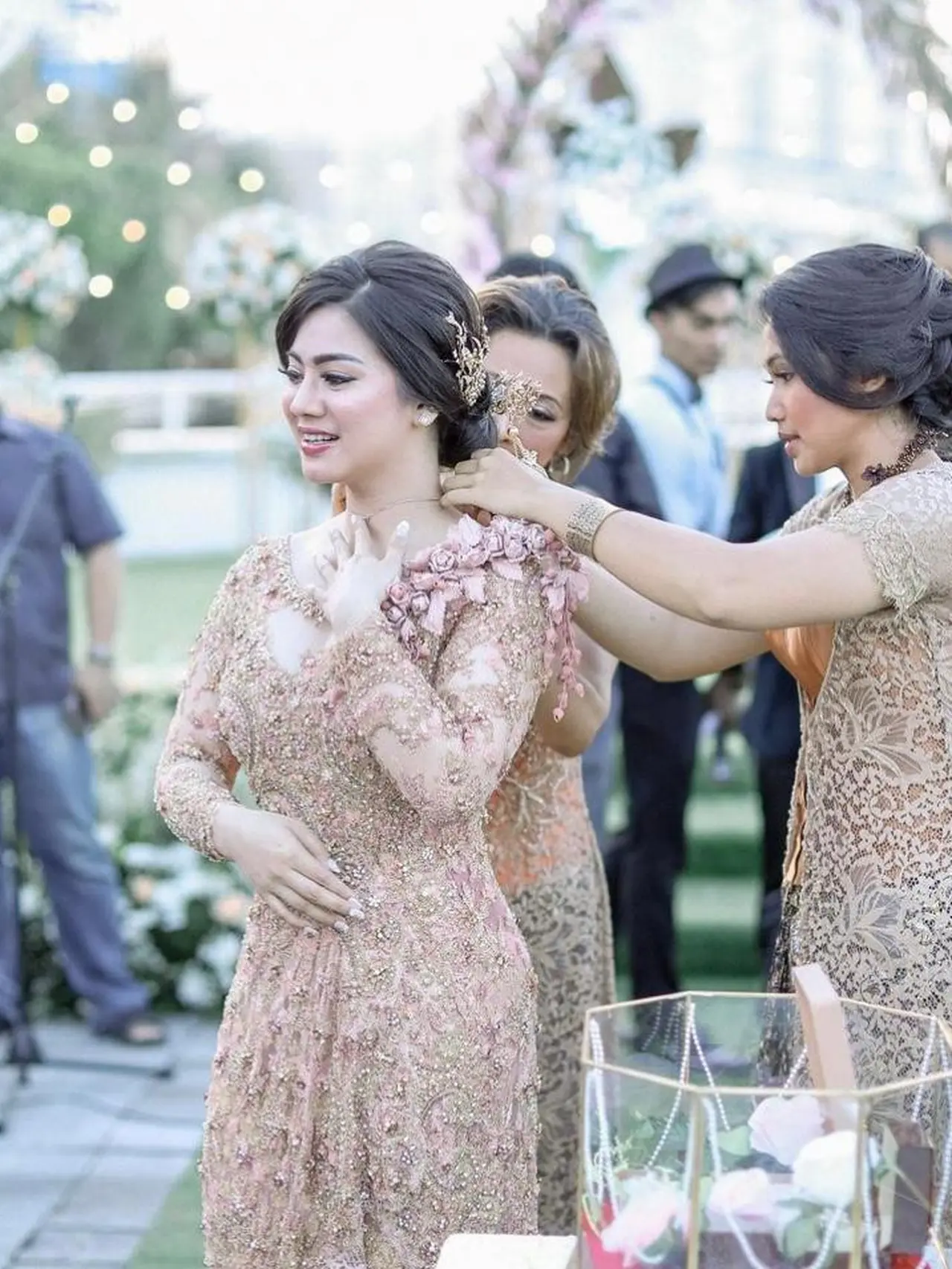 10 Artis yang Dilamar Saat Hari Ulang Tahun - Entertainment Fimela.com