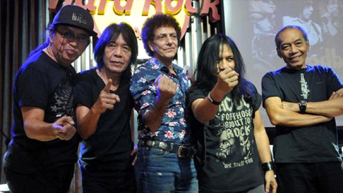 Mengenang Kejayaan God Bless, Band Rock Legenda Tanah Air - ShowBiz ...