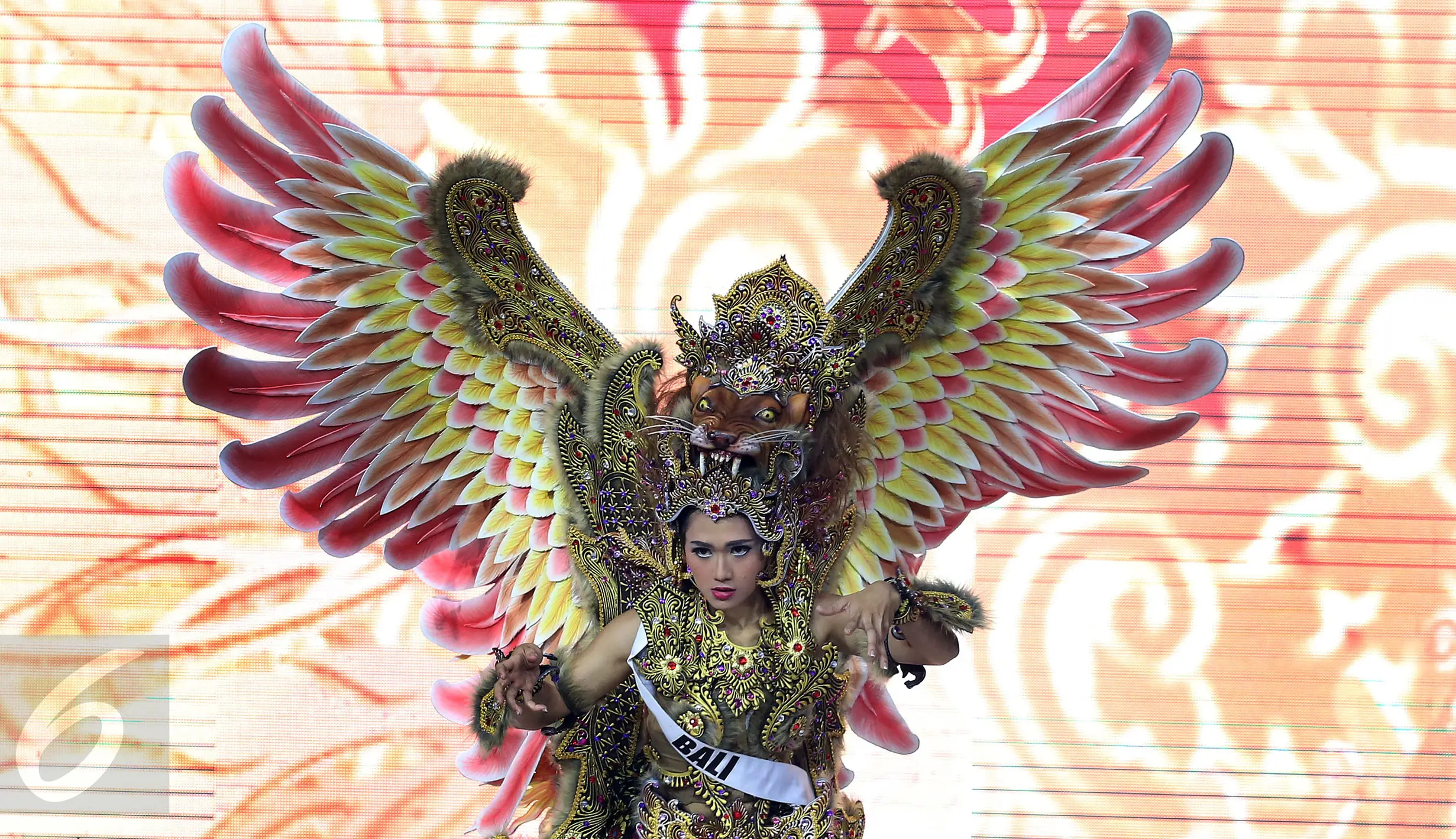 38 Finalis Puteri Indonesia 2017 Tampil Cantik dengan Busana Daerah ...