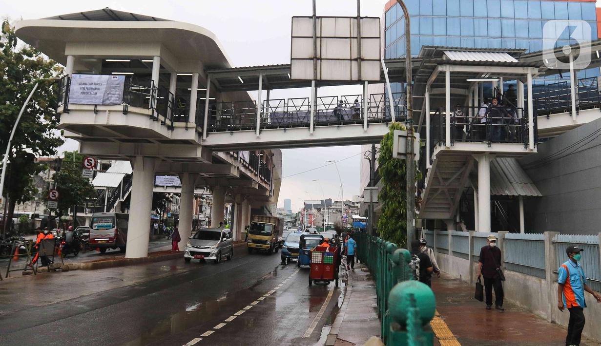 Jalur Integrasi Halte Transjakarta dan Stasiun Jatinegara Resmi Beroperasi - Foto Liputan6.com