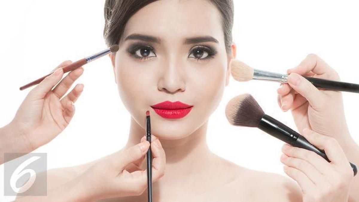 Kesalahan Makeup yang Menyebabkan Mata Iritasi