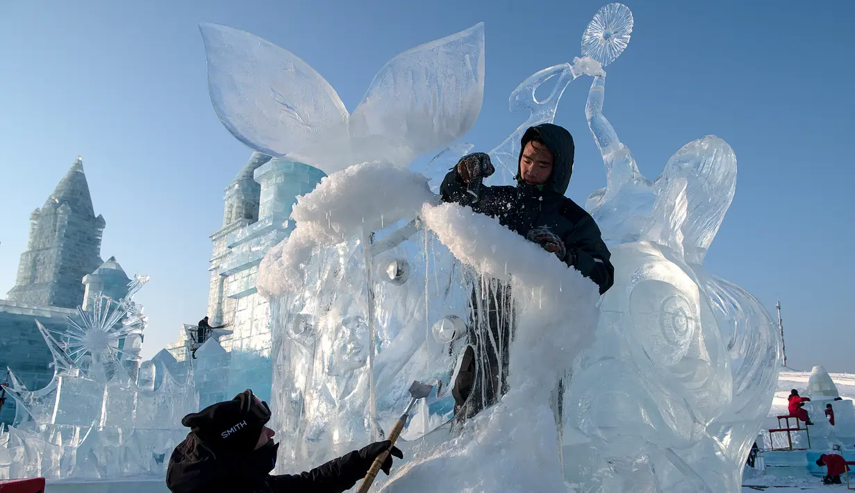 FOTO: Intip Pembuatan Festival Es Terbesar Dunia di Harbin - Foto ...