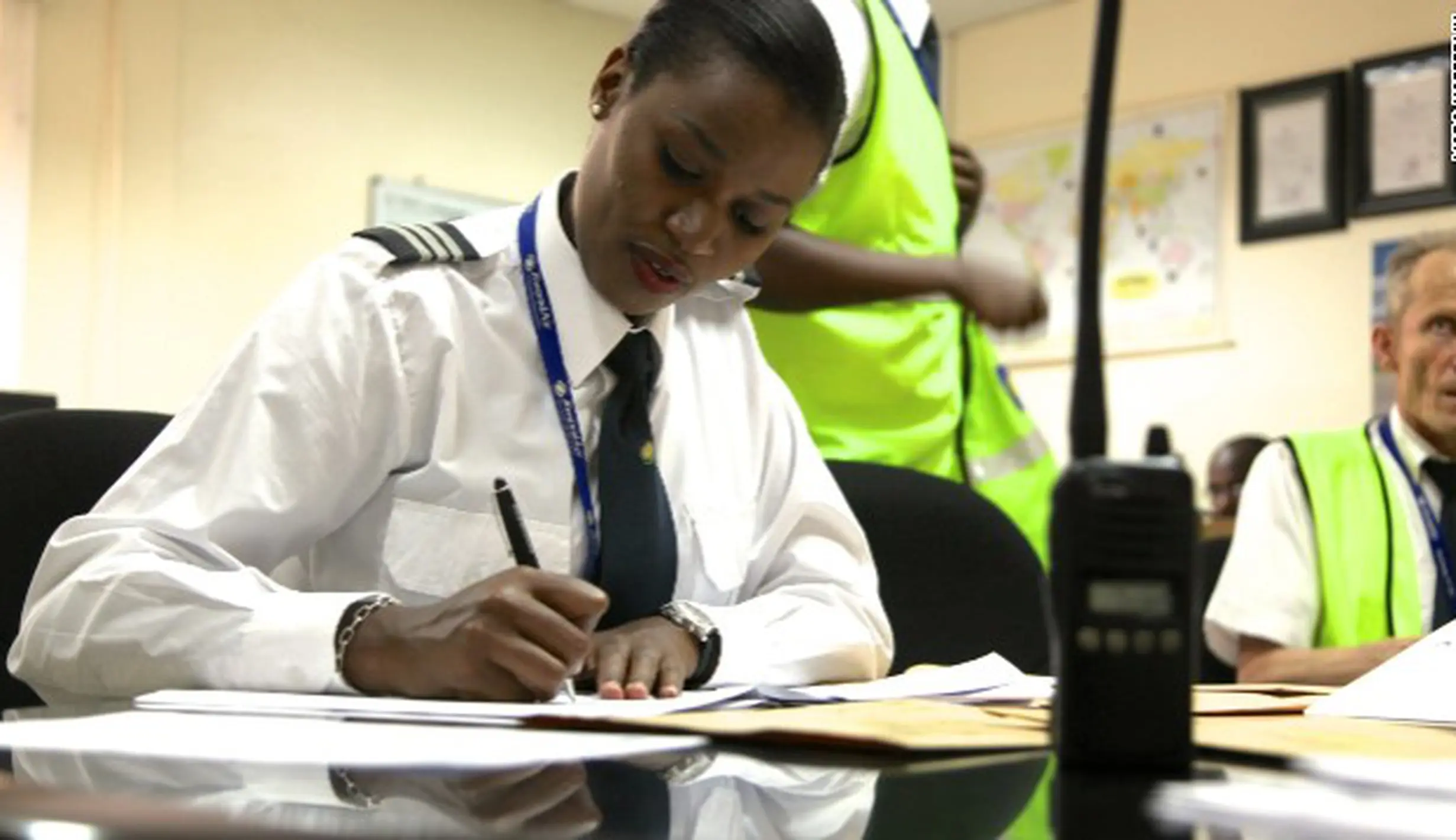 Inilah Sosok Pilot Wanita Pertama dari Rwanda yang Inspiratif - Photo ...