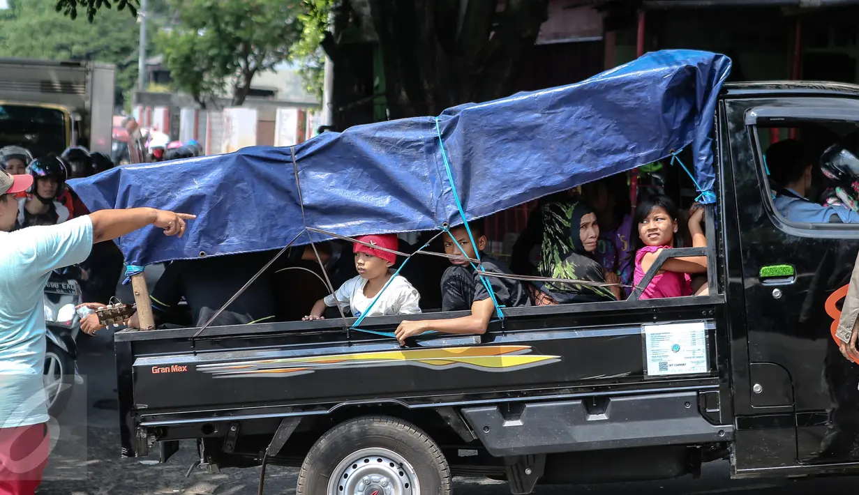 Tradisi Silaturahmi Gunakan Mobil Bak Terbuka Semakin Marak - Foto ...