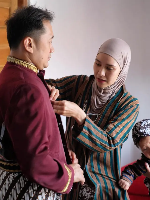 6 Potret Hanung Bramantyo Jadi Raja Sehari Saat Ulang Tahun, Tak Mau ...