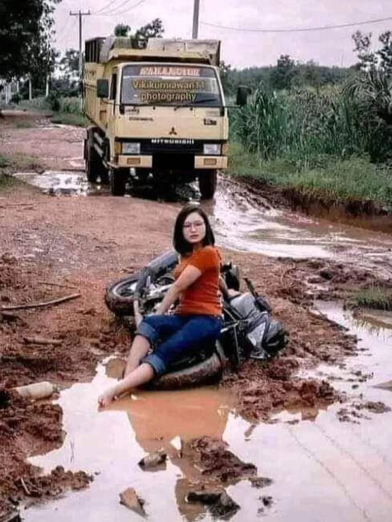 10 Potret Orang Kecelakaan saat Naik Motor, Ada yang Pose di Jalanan ...
