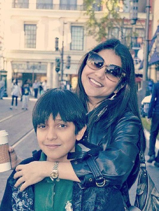 Potret Kebersamaan Sarah Azhari dan Anak Semata Wayangnya - Photo ...