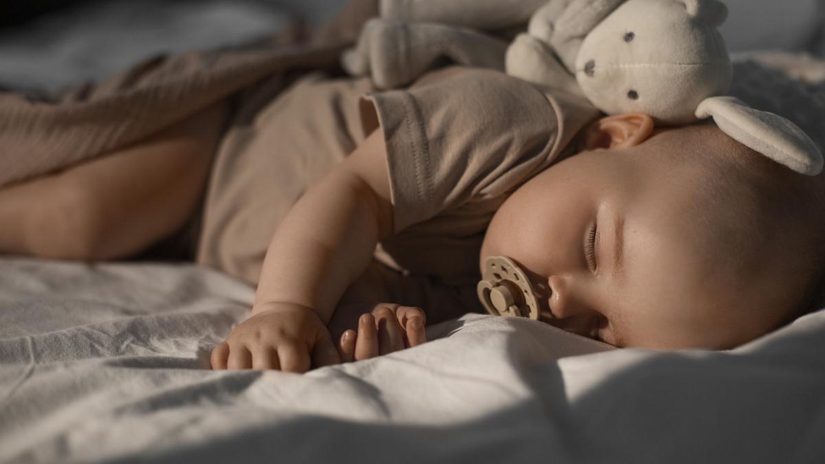 6 Cara Mudah Agar Bayi Tidur Nyenyak di Malam Hari