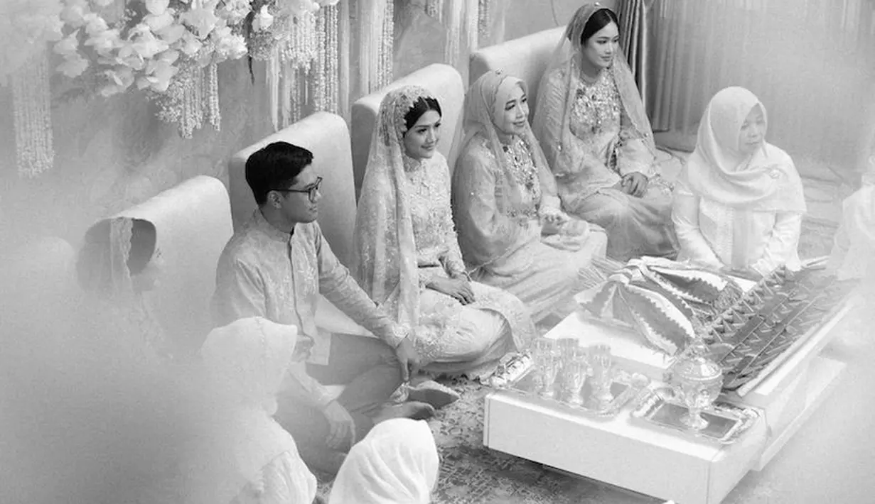 Potret Suasana Pengajian Kediaman Erina Gudono Jelang Menikah - Photo Fimela.com