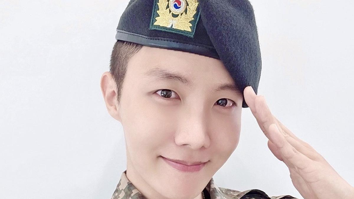 J-Hope BTS Lulus Latihan Dasar Wamil, Langsung Sapa ARMY Sambil Beri ...