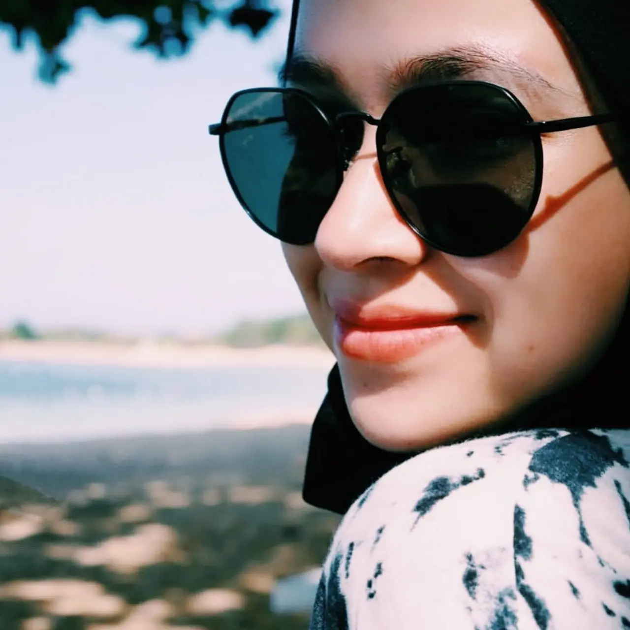 6 Potret Aryani Fitriana Pamer Senyum Dari Samping Hidung Mancungnya Curi Perhatian Hot