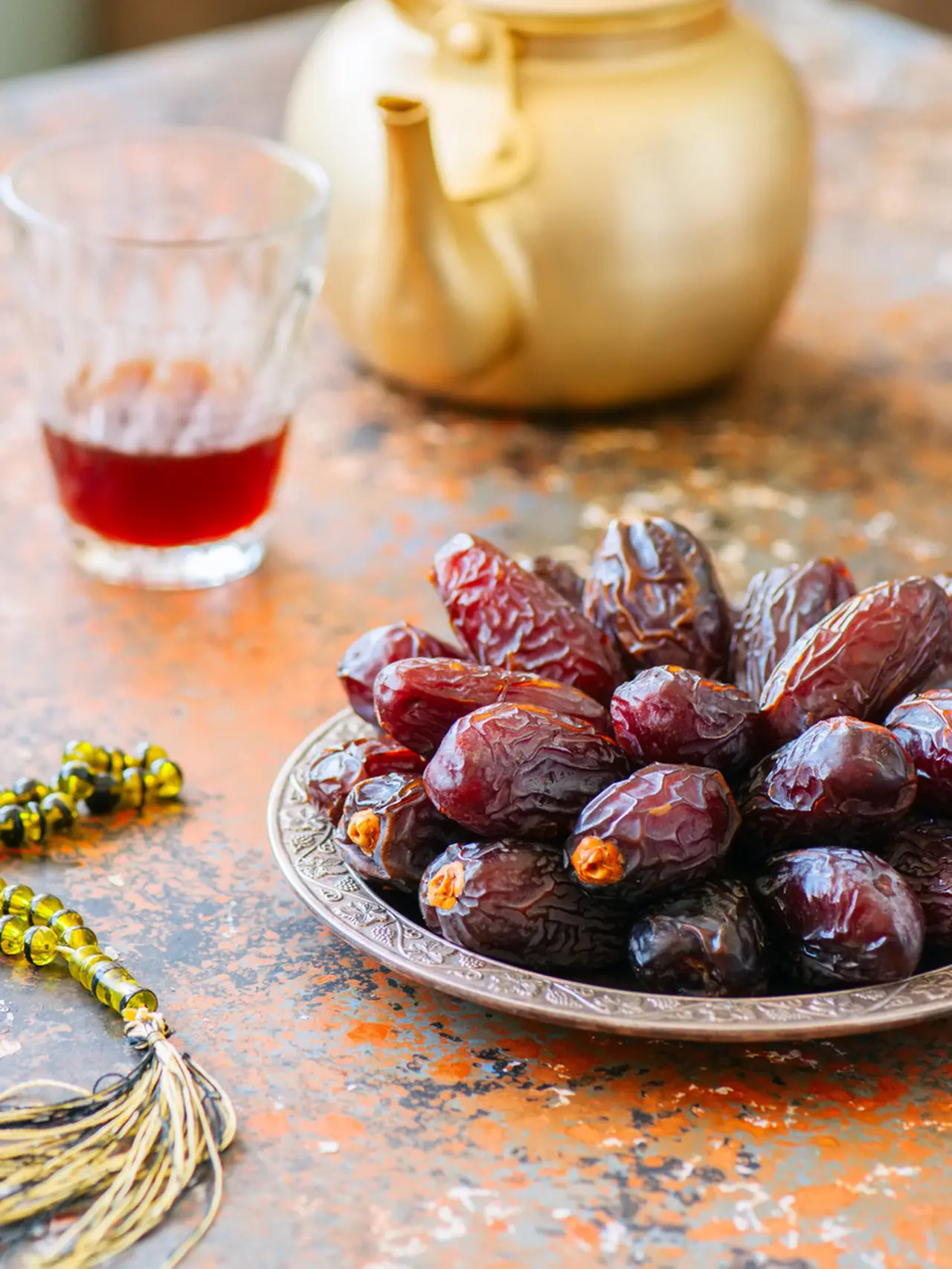 5 Manfaat Air Rendaman Kurma yang Baik untuk Kesehatan Tubuh - Islami ...