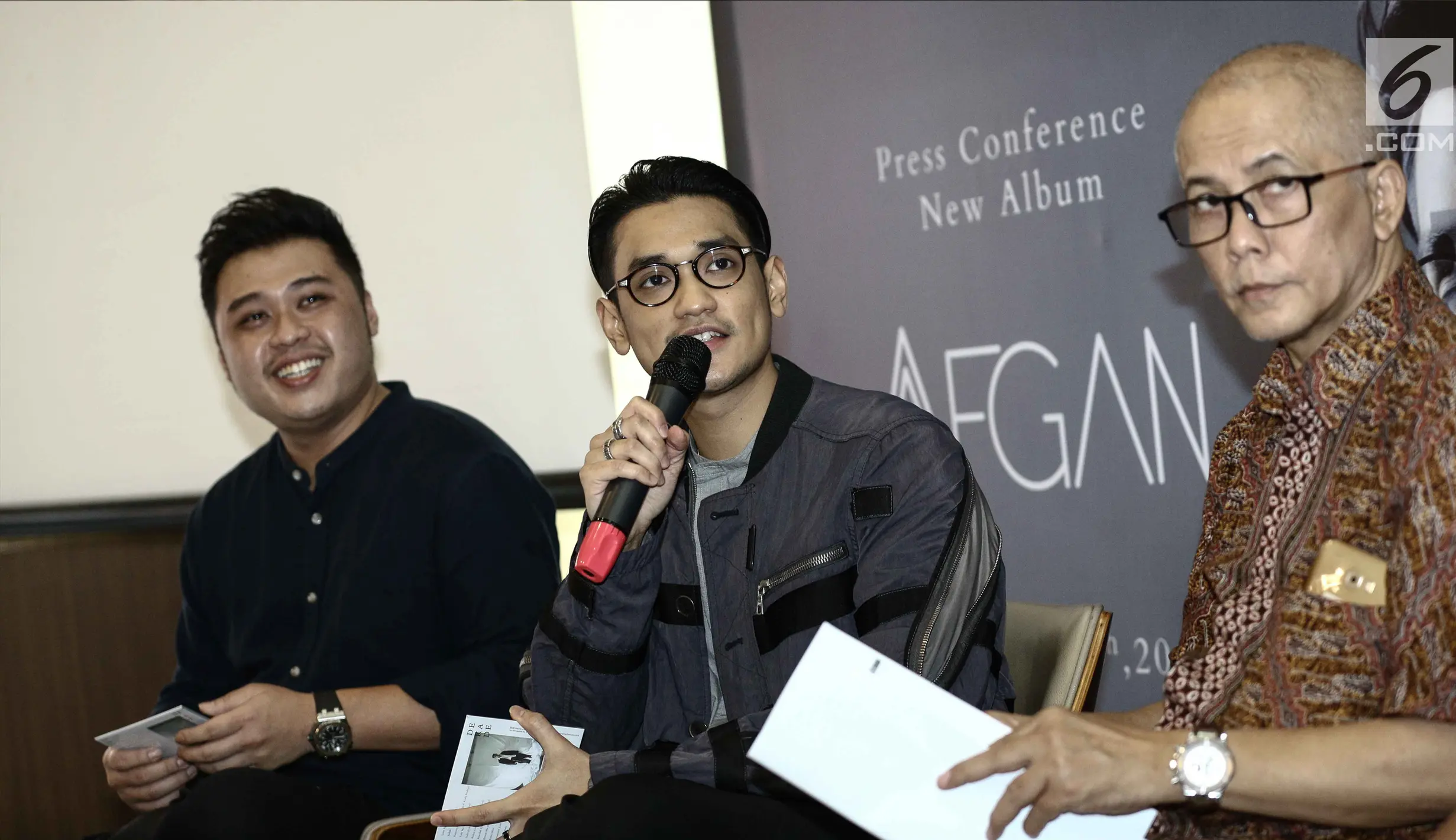 FOTO: Rayakan 10 Tahun Berkarya, Afgan Luncurkan Album Dekade - Foto ...