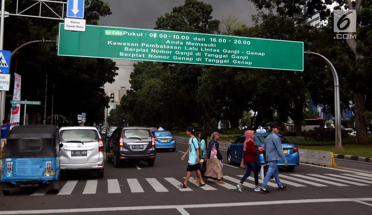 FOTO: BPTJ Uji Coba Penambahan Waktu Pembatasan Kendaraan Ganjil Genap ...