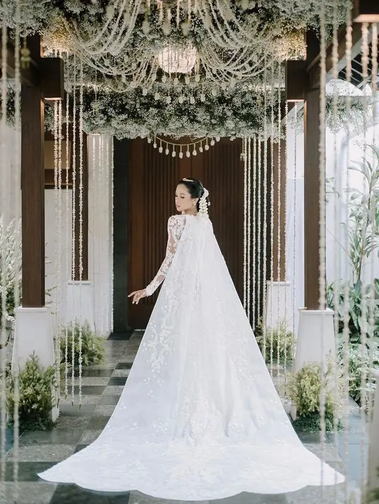 10 Potret Busana Pengantin Adat ala Enzy Storia, Nikita Willy hingga Jessica Mila, Prewedding ...
