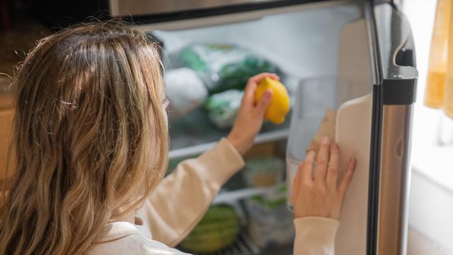 Cara Menata Isi Kulkas agar Terlihat Rapi dan Bebas dari Bau - Ragam ...