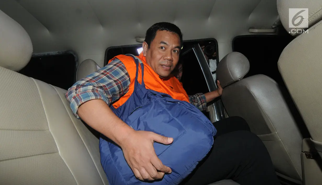 FOTO: Berompi Oranye, Mantan Wakil Bupati Malang Resmi Ditahan KPK ...