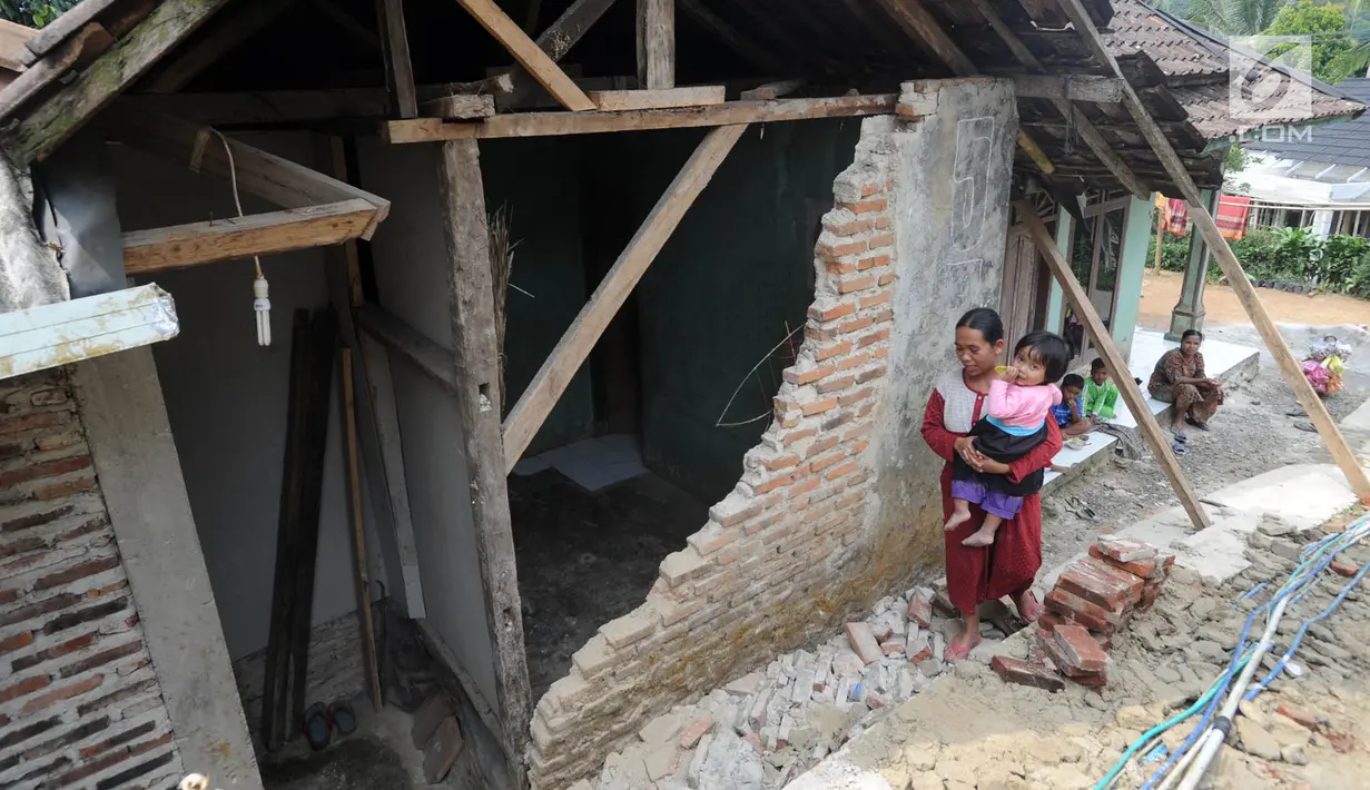 FOTO: Potret Duka Korban Gempa Banten - Foto Liputan6.com