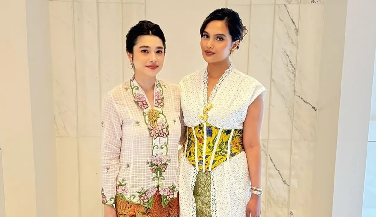 Potret Amanda Rigby Pakai Kebaya yang Dipadukan dengan Batik Ini Tampil Menawan - Foto Liputan6.com