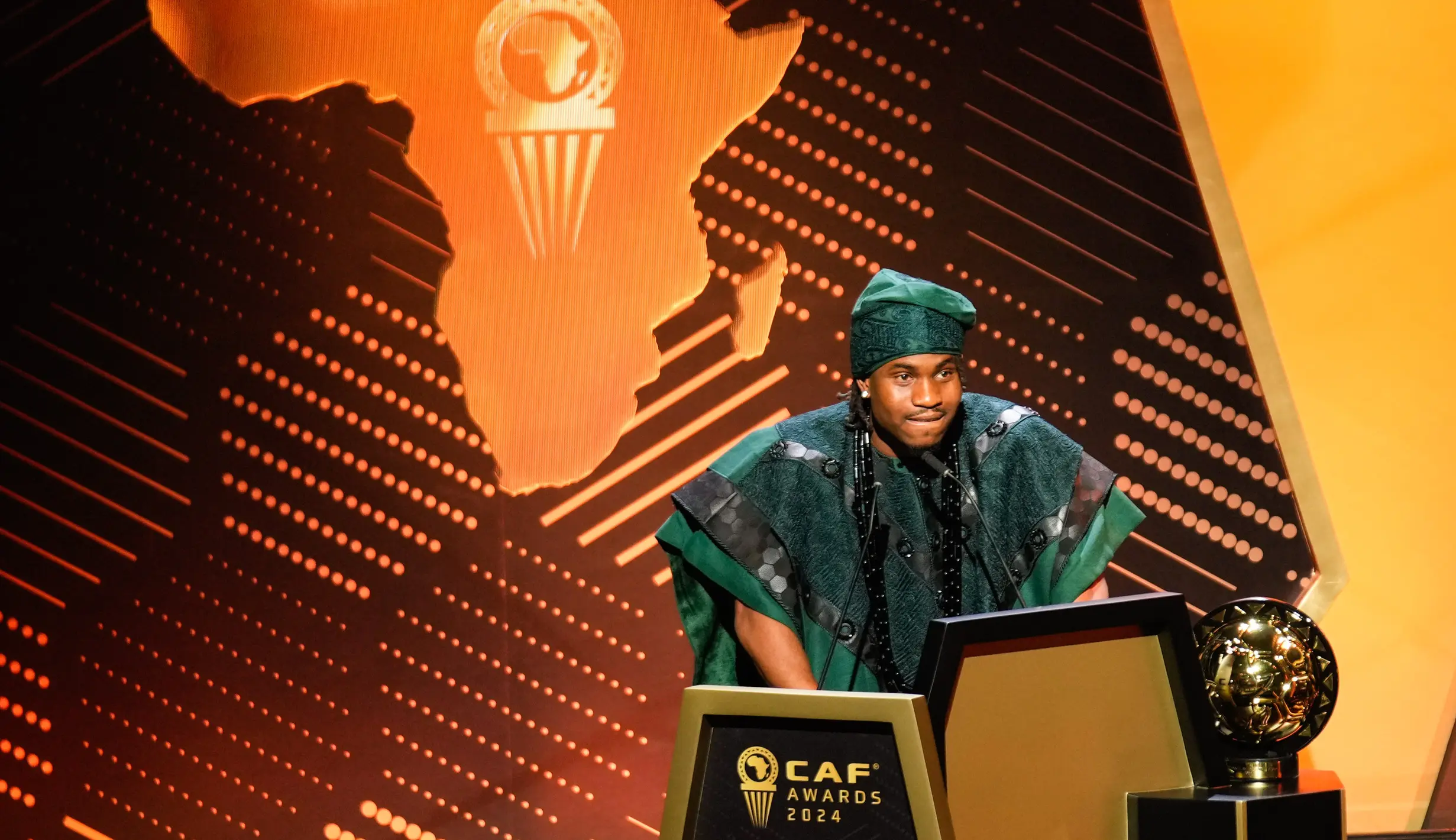 Foto: Ademola Lookman Sabet Penghargaan Pemain Terbaik Afrika 2024 ...