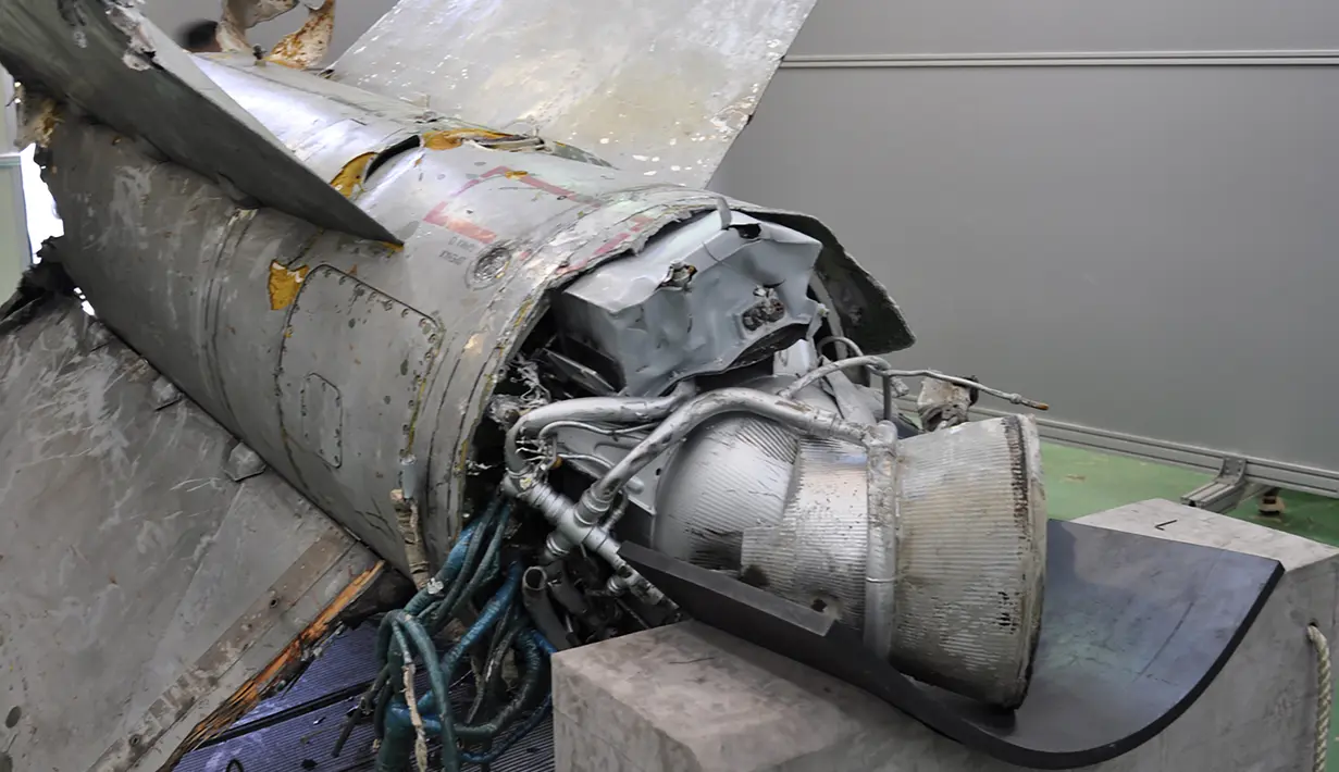 Ini Puing Rudal Korea Utara yang Jatuh di Perairan Korea Selatan - Foto ...