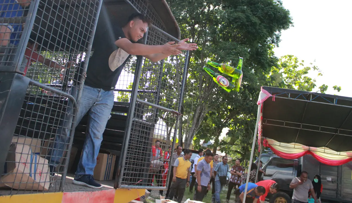FOTO: Polres Gorontalo Musnahkan Puluhan Ribu Liter Miras - Foto ...