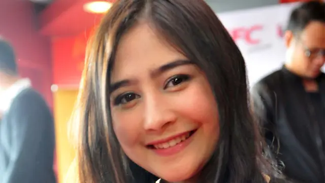 Prilly Latuconsina Kecewa Syahrini Bakal Temani Selim 'Elif' - ShowBiz ...