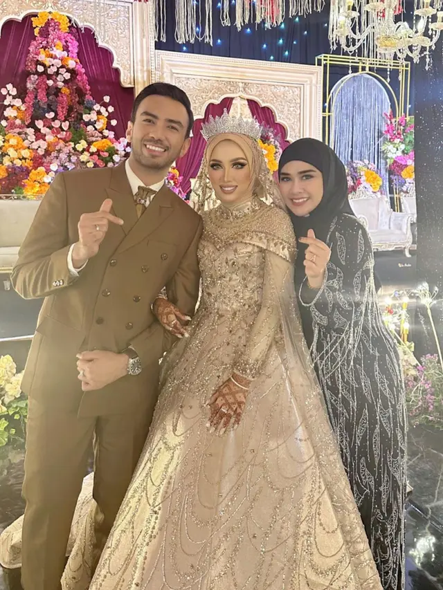 6 Potret Memukau Reza Zakarya dan Amira Karaman, dari Lamaran hingga Resepsi Nikah - Hot ...