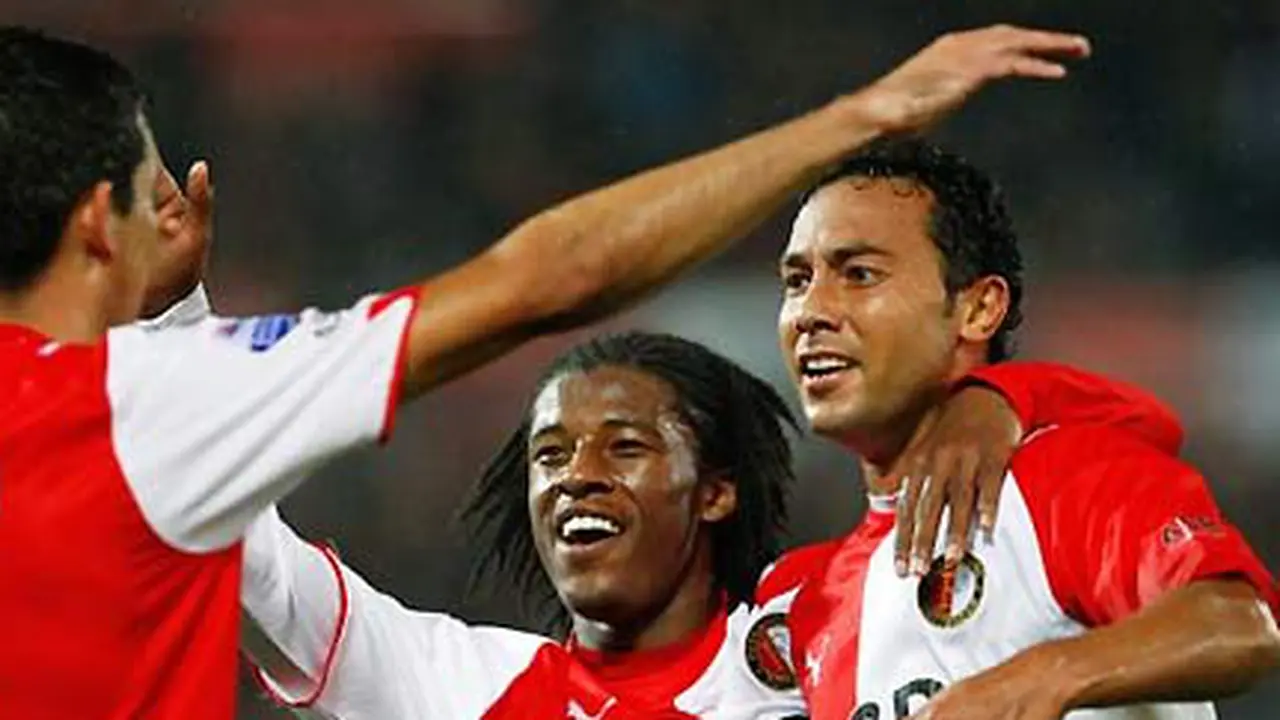 Mengenal Denny Landzaat, Calon Asisten Patrick Kluivert di Timnas Indonesia yang Berdarah Maluku ...