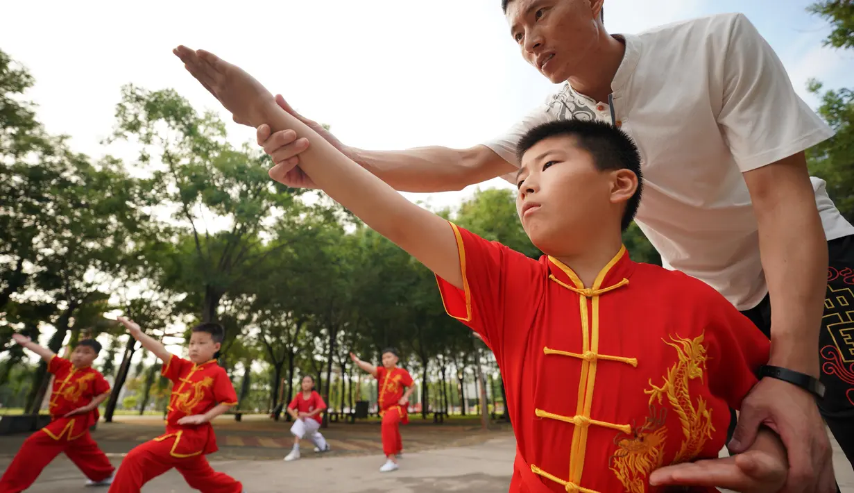 FOTO: Isi Waktu Libur dengan Berlatih Seni Bela Diri di Hebei - Foto ...