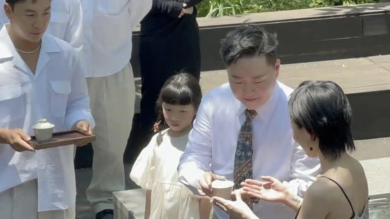 5 Potret Pernikahan Steven Hao Pemain Film Boboho, Dihadiri Sahabat ...