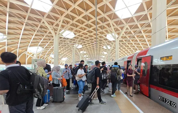 Simpai Adalah Gelang-Gelang dari Rotan atau Hula Hoop, Ketahui Cara ...