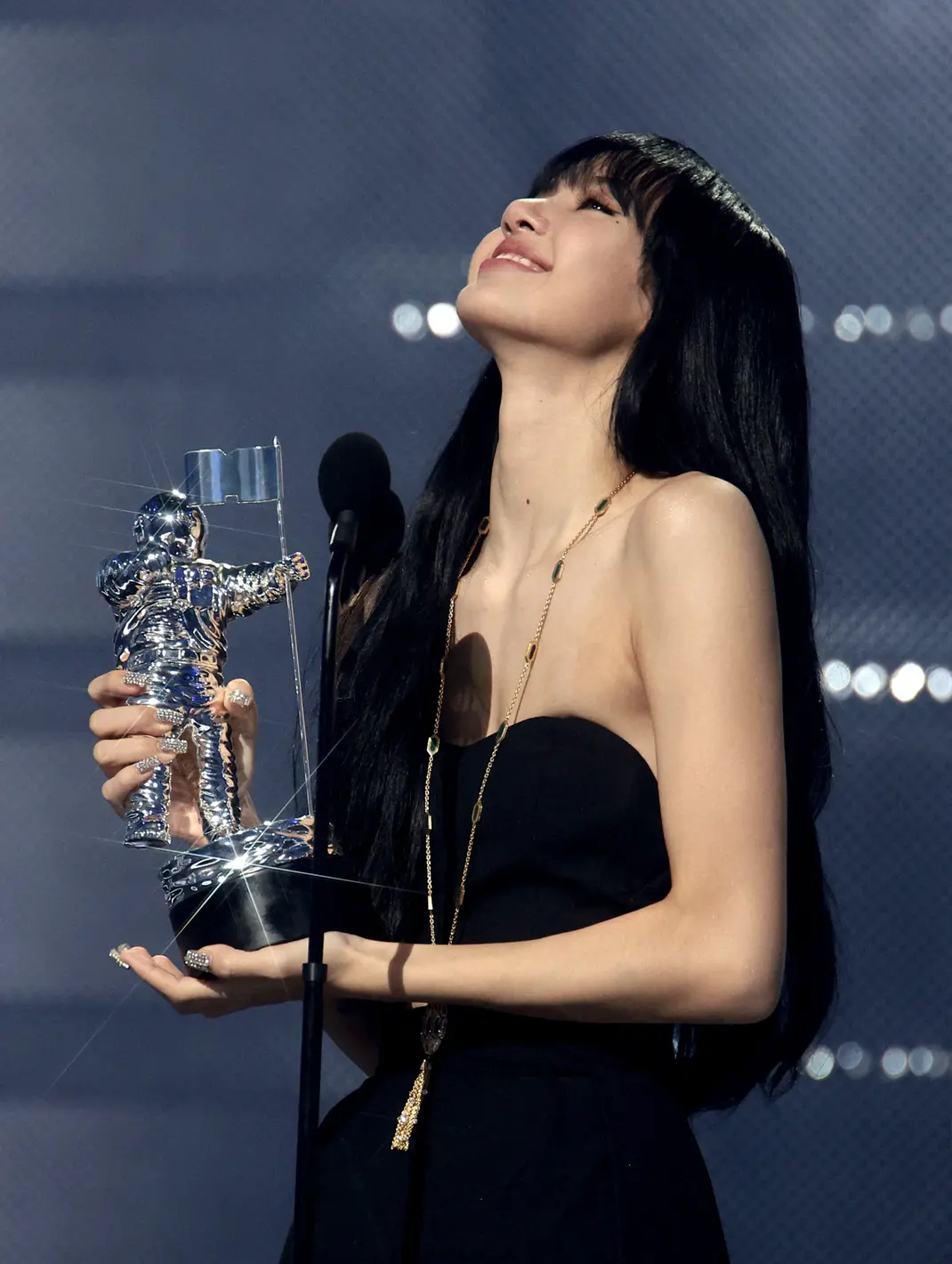 Ekspresi Kebahagiaan Lisa BLACKPINK Menang Best K-Pop di MTV VMA 2022 ...