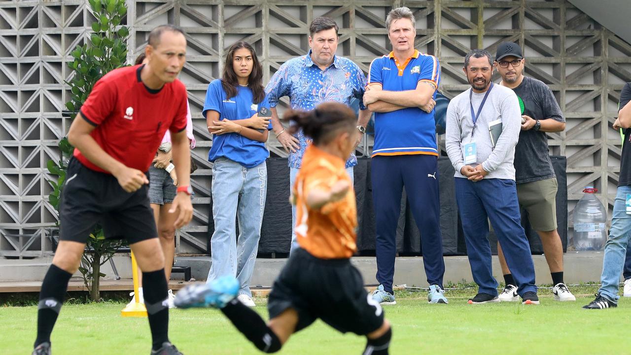 Coach Timo Scheunemann Kagumi Antusiasme Sepak Bola Putri di Tangerang