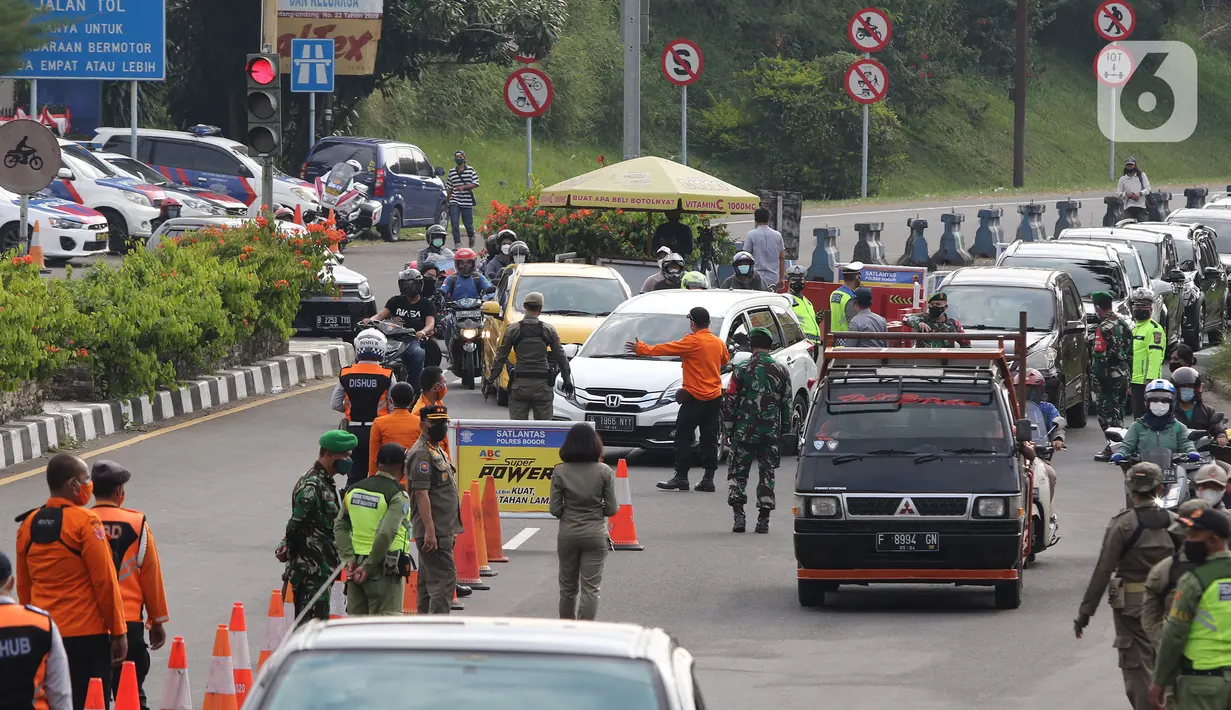 FOTO: Uji Coba Penerapan Ganjil Genap Kawasan Puncak Bogor - Foto Liputan6.com