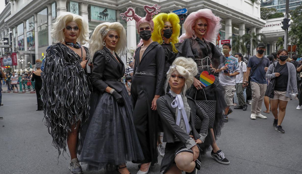 FOTO: Gaya Para LGBT Thailand saat Ikut Demo - Foto Liputan6.com