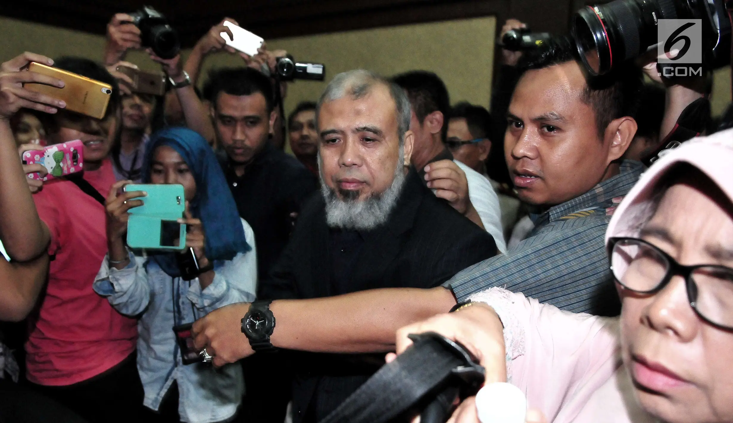 PHOTO: Terbukti Terima Suap, Patrialis Akbar Divonis 8 Tahun Penjara ...