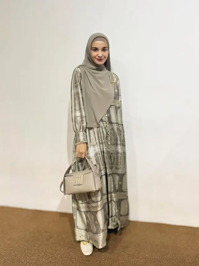 8 Model Baju Gamis Artis di Tahun 2025, Rekomendasi Tampil Elegan Masa ...