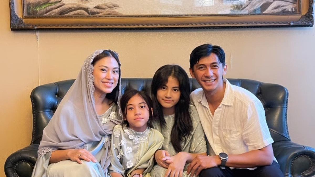 Potret Tyna Dwi Jayanti Rayakan Lebaran Hari Pertama Bareng Kenang Mirdad, Tetap Kompak Meski ...