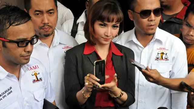 Diejek Lewat Video, Roro Fitria Lapor Polisi - ShowBiz Liputan6.com
