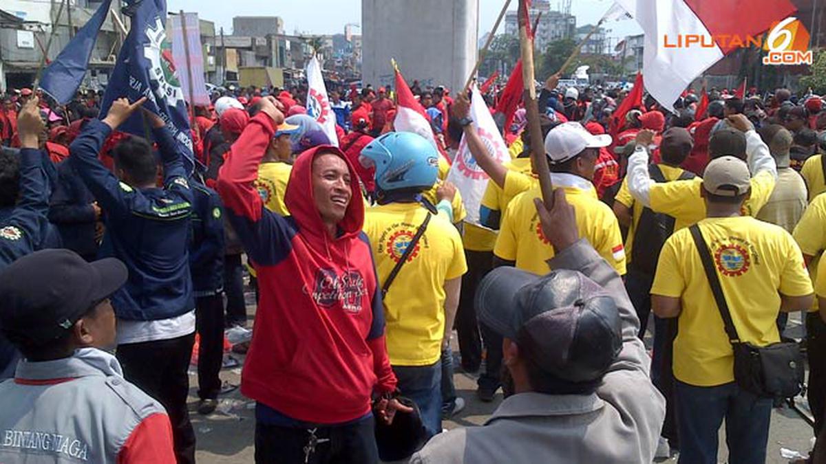 Ribuan Buruh Joget `Caesar` di Terminal Peti Kemas Priok - News ...