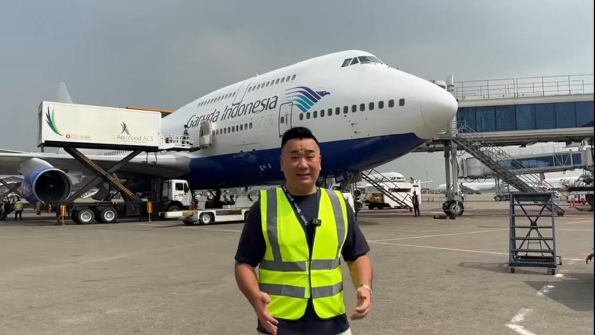 Cerita Youtuber China AvGeek Sam Chui soal Penerbangan Haji Garuda ...