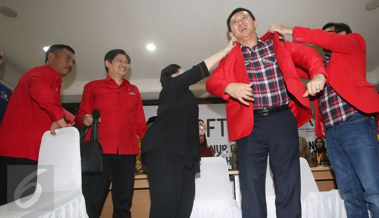 Jas Merah untuk Ahok dari Megawati - Foto Liputan6.com