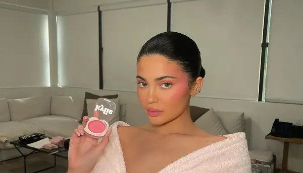 7 Lagu Wajib di Konser Netral - ShowBiz Liputan6.com