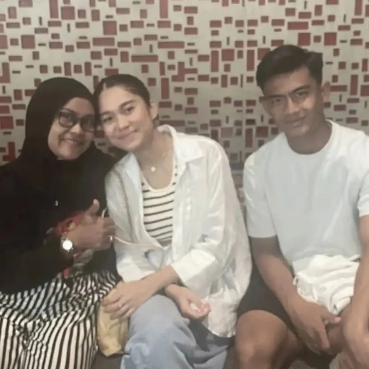 Suami Cetak Gol, Ini 6 Potret Azizah Salsha Dukung Pratama Arhan di ...